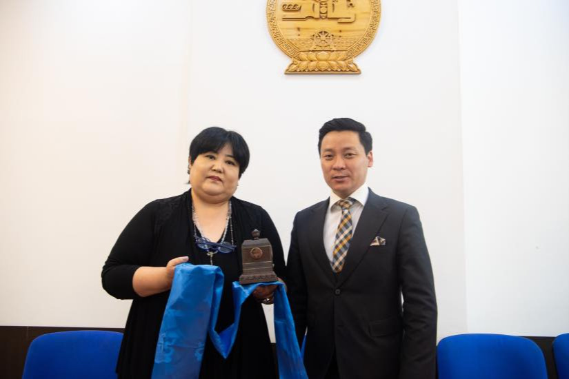 МОНГОЛ УЛСЫН ЕРӨНХИЙЛӨГЧИЙН ТАМГЫН ГАЗРЫН ДАРГА А ҮЙЛСТӨГӨЛДӨРТ АЛБАН ШААРДЛАГА ХҮРГҮҮЛЛЭЭ